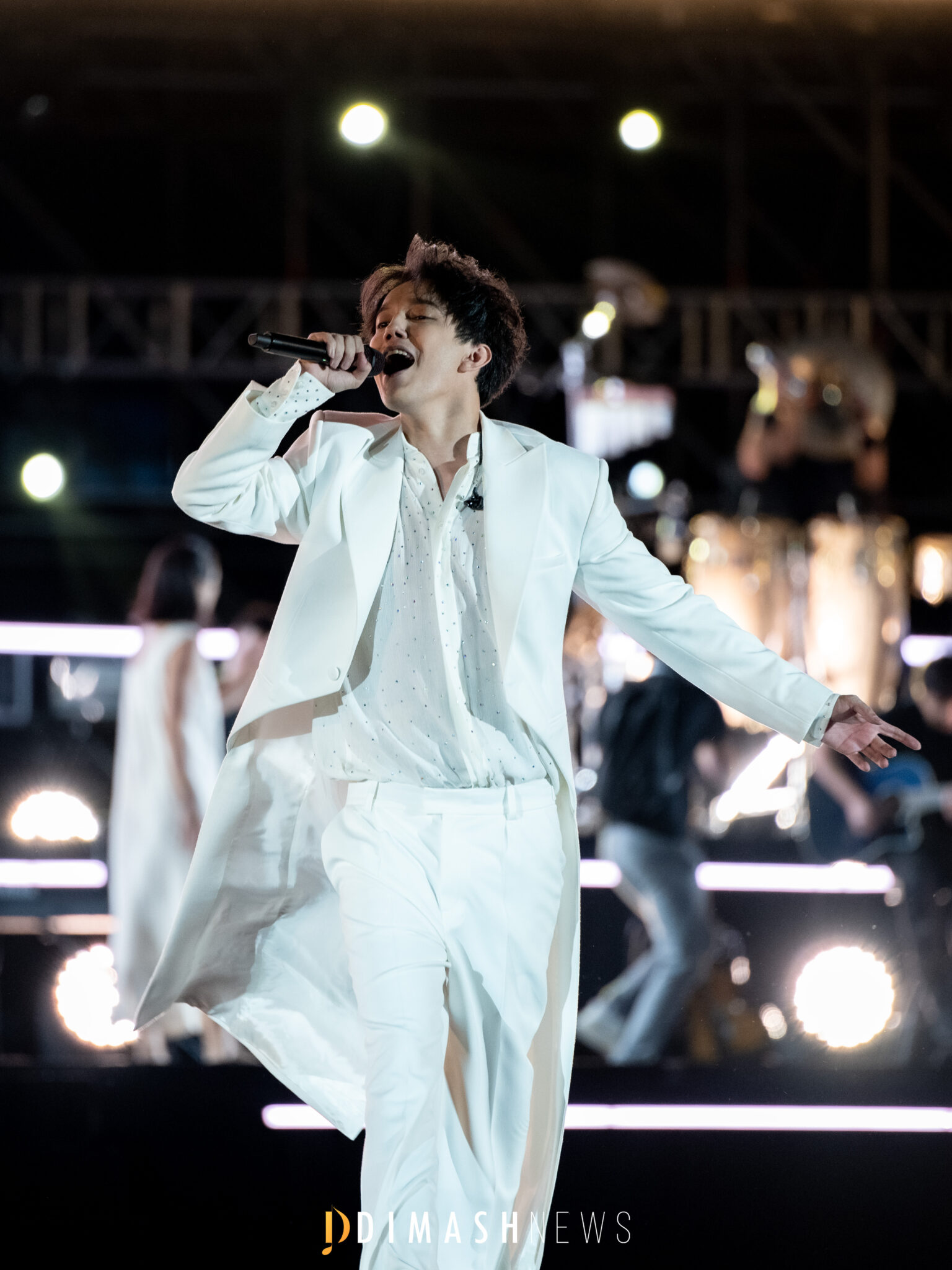 美しいディマシュ アルマトイでのコンサート Stranger | Dimash Qudaibergen ディマシュ クダイベルゲン 寝てもさめても